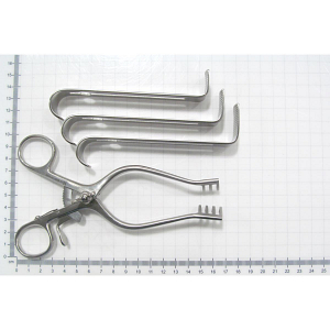 König Henley Self-Retaining Retractors | Medline