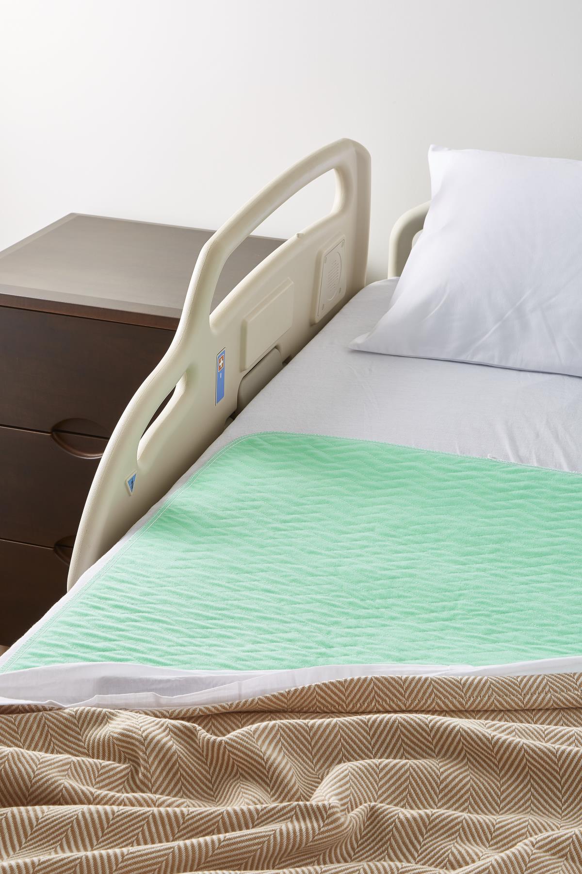 Medline Quick Dry Poly Laminated Reusable Underpads | Medline