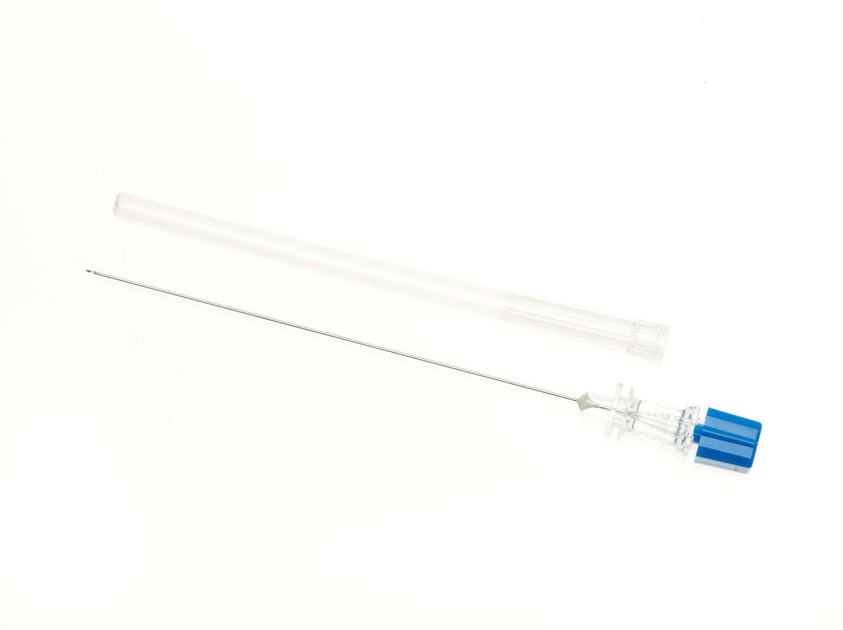 Halyard Quincke Spinal Needles | Medline Industries, Inc.