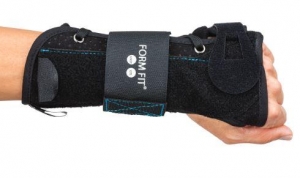 Formfit Universal Wrist Braces | Medline